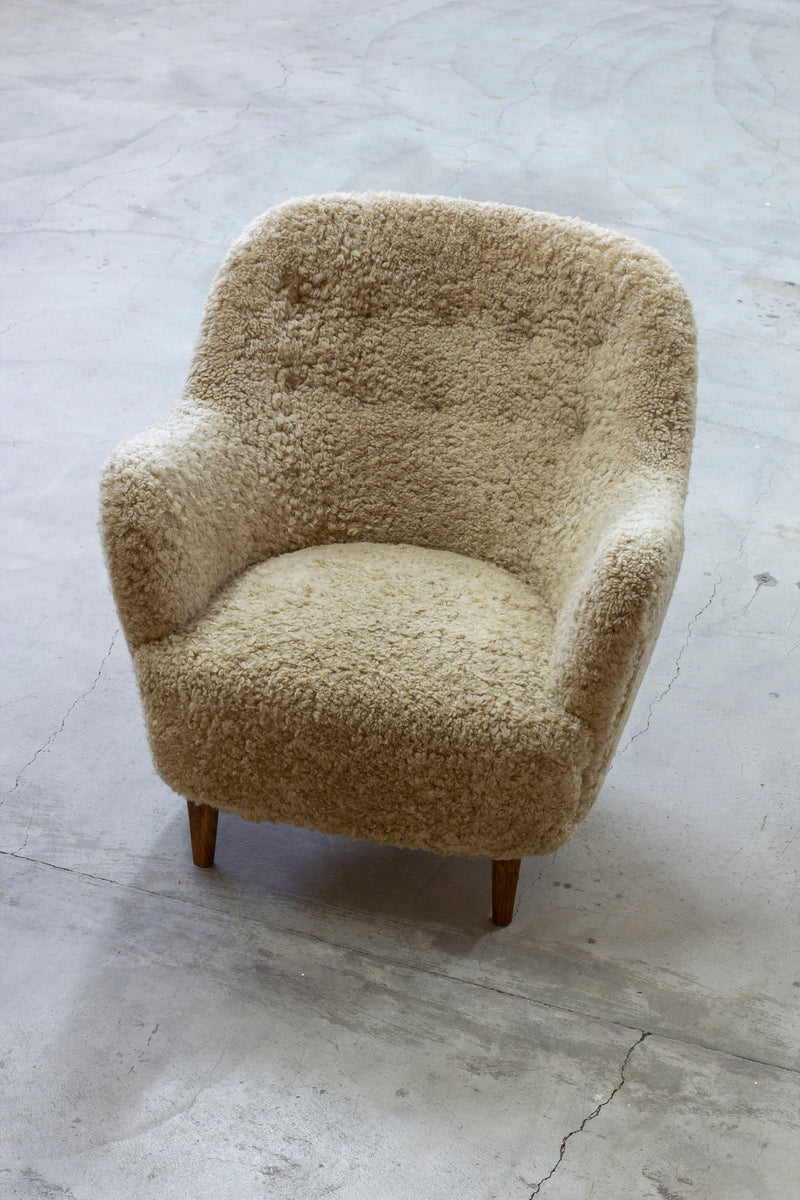 SOLD - Organic sheep skin lounge chair – MODERNISTEN